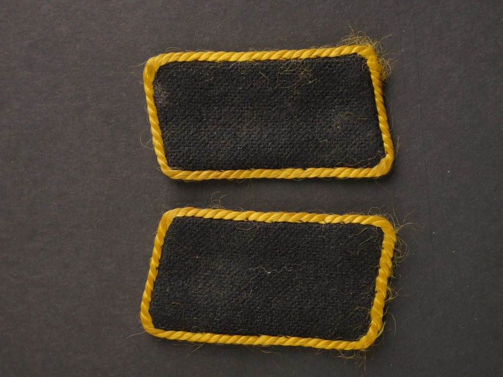 Pattes de col. Collar tabs. | Aiolfi G.b.r.