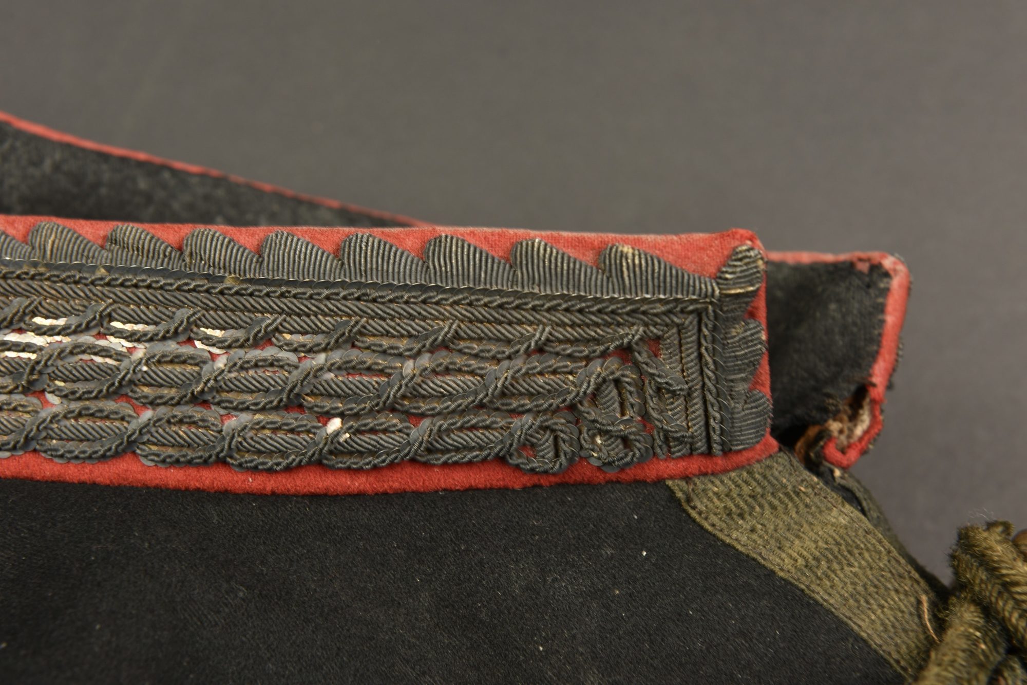 Dolman modèle 1883 et pantalon d'officier de 1ère ou 2nde classe de l ...