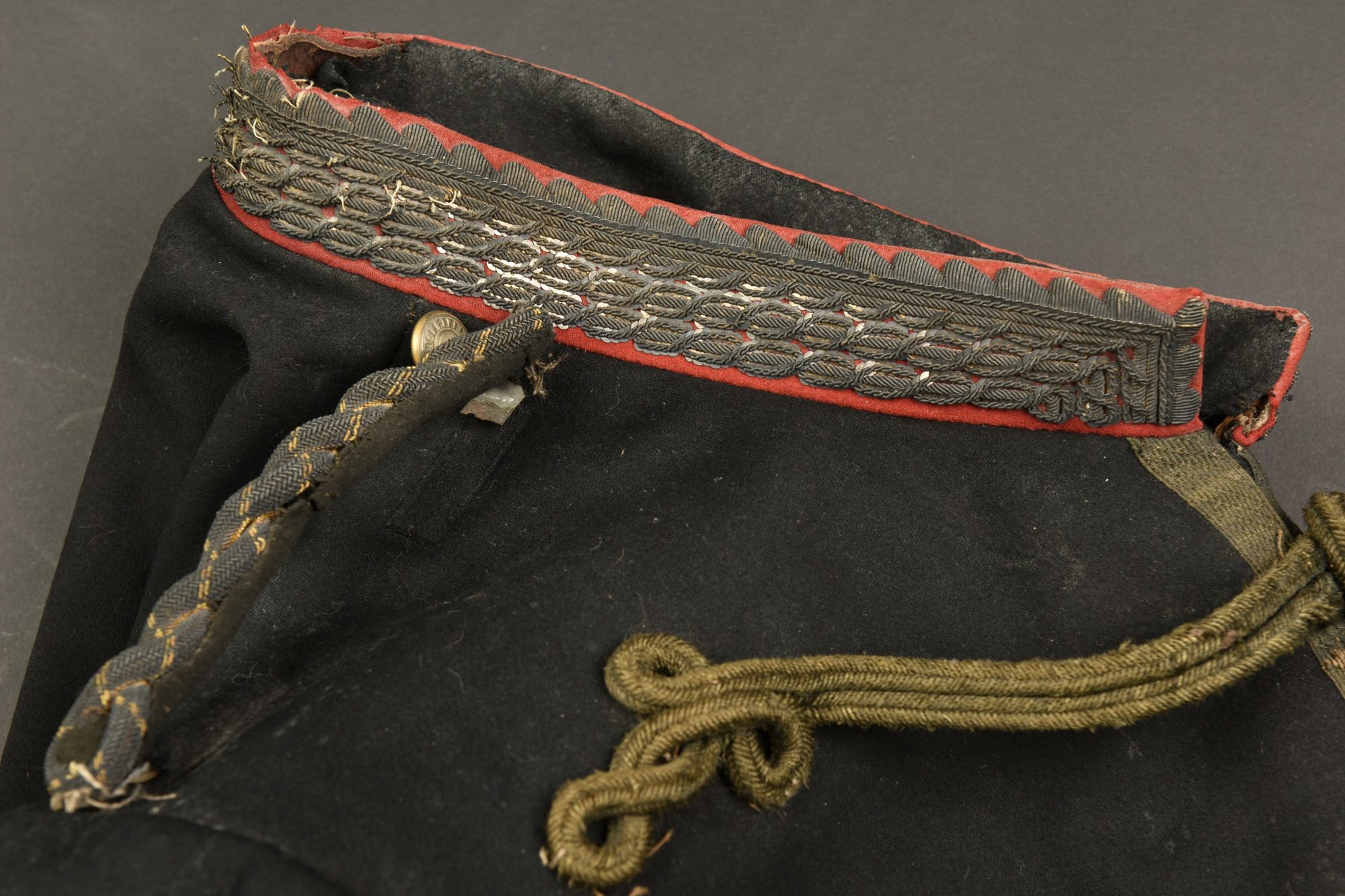 Dolman modèle 1883 et pantalon d'officier de 1ère ou 2nde classe de l ...