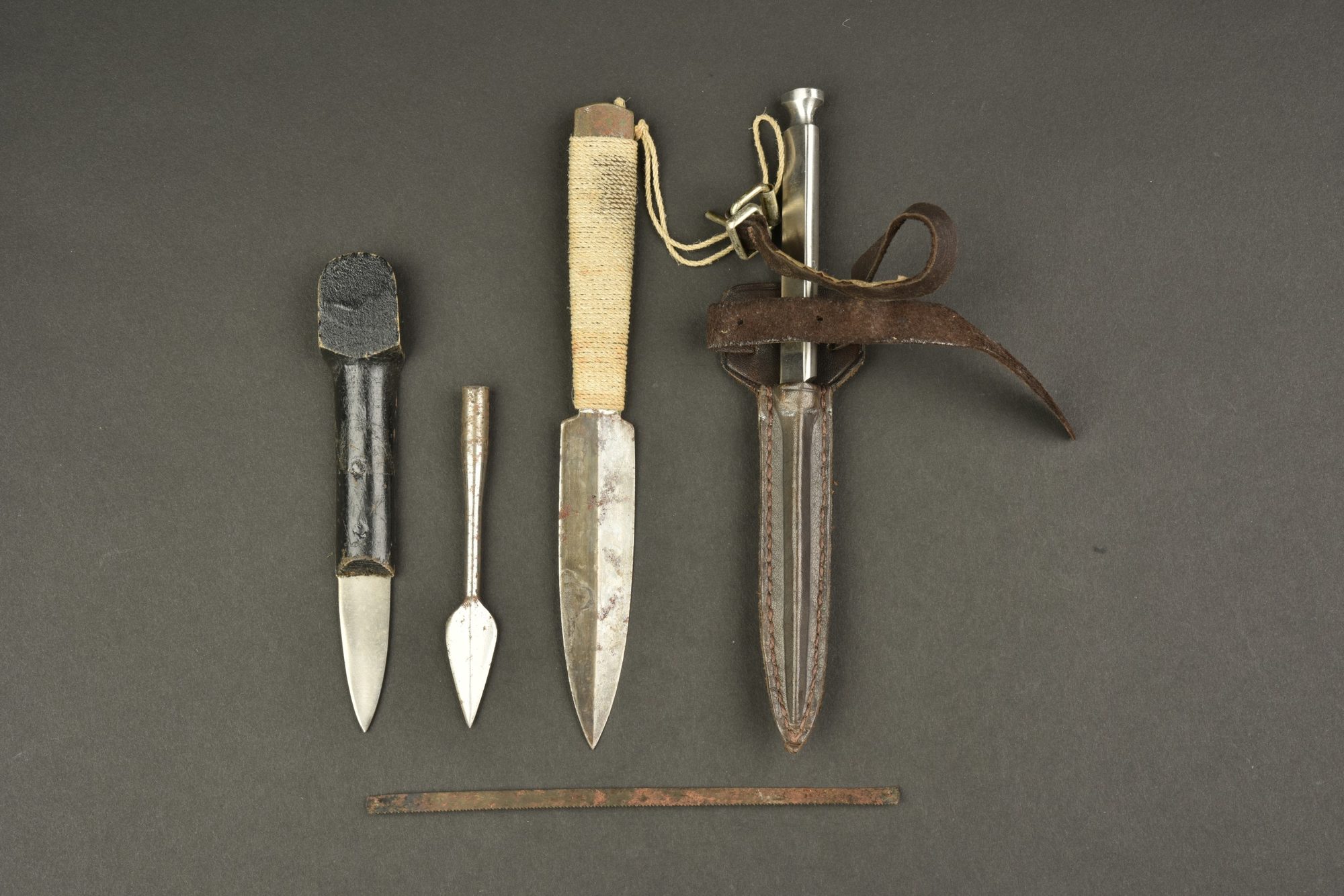 Ensemble de surins Commando. | Aiolfi G.b.r.