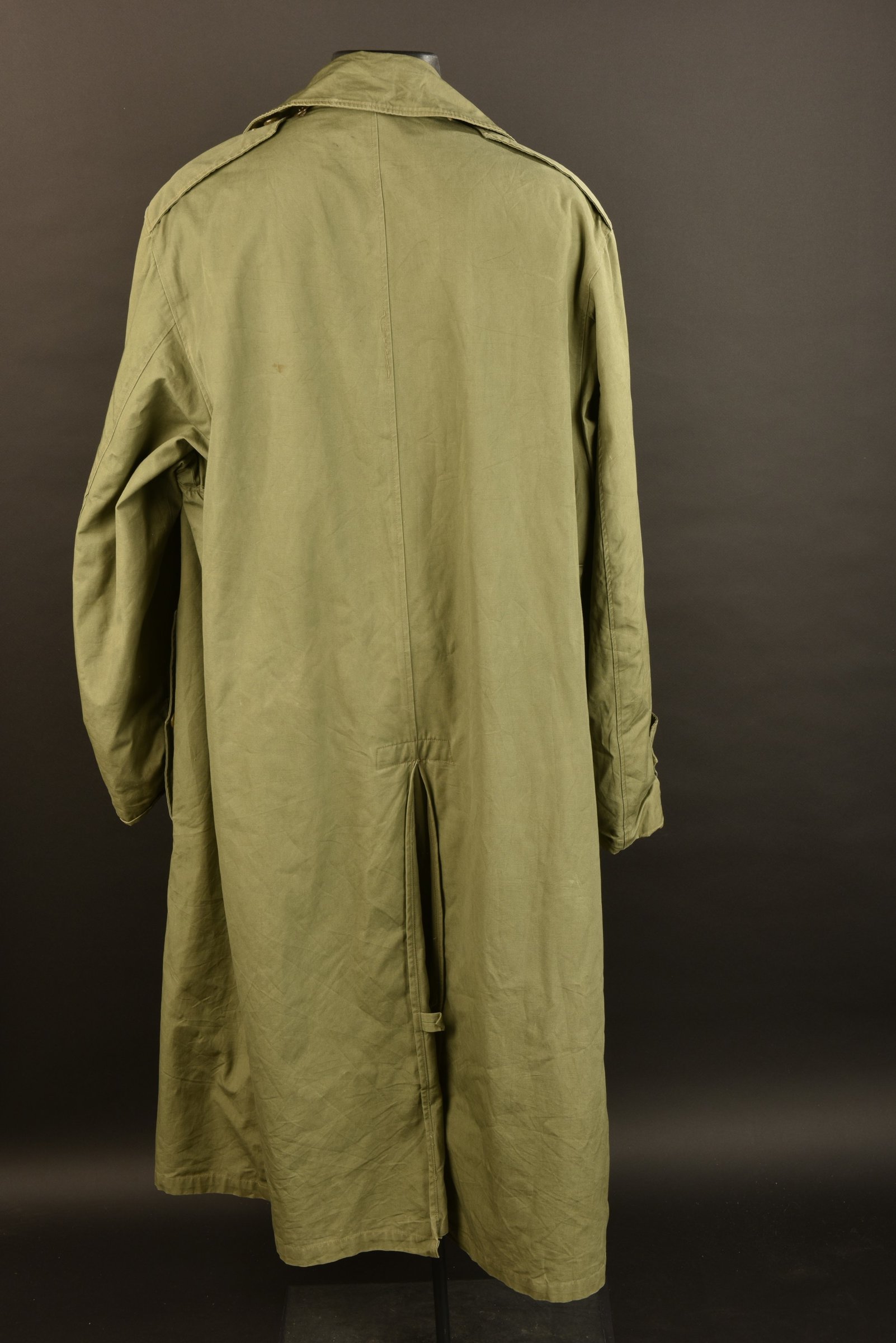 Ensemble d'uniformes et accessoires militaire. | Aiolfi G.b.r.