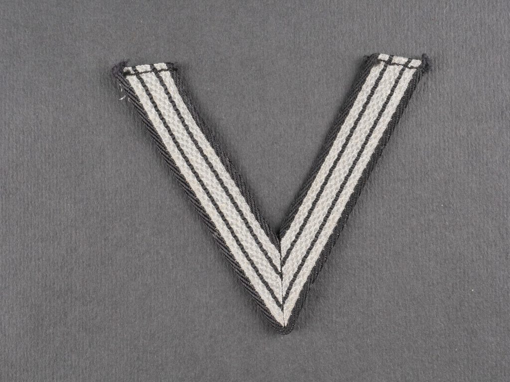 Chevron de manche SS. SS rank chevron. | Aiolfi G.b.r.