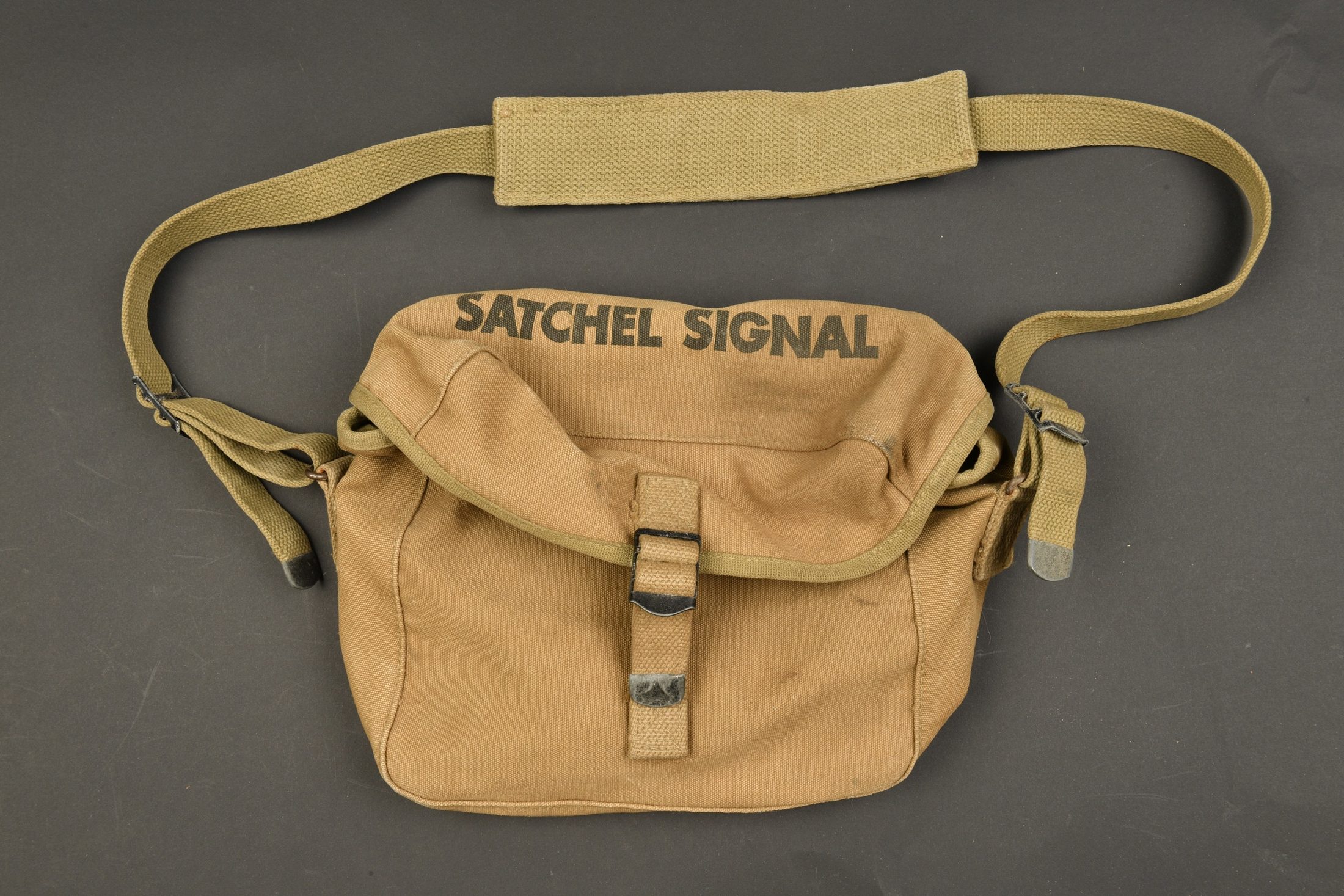 Housse Satchel Signal. | Aiolfi G.b.r.