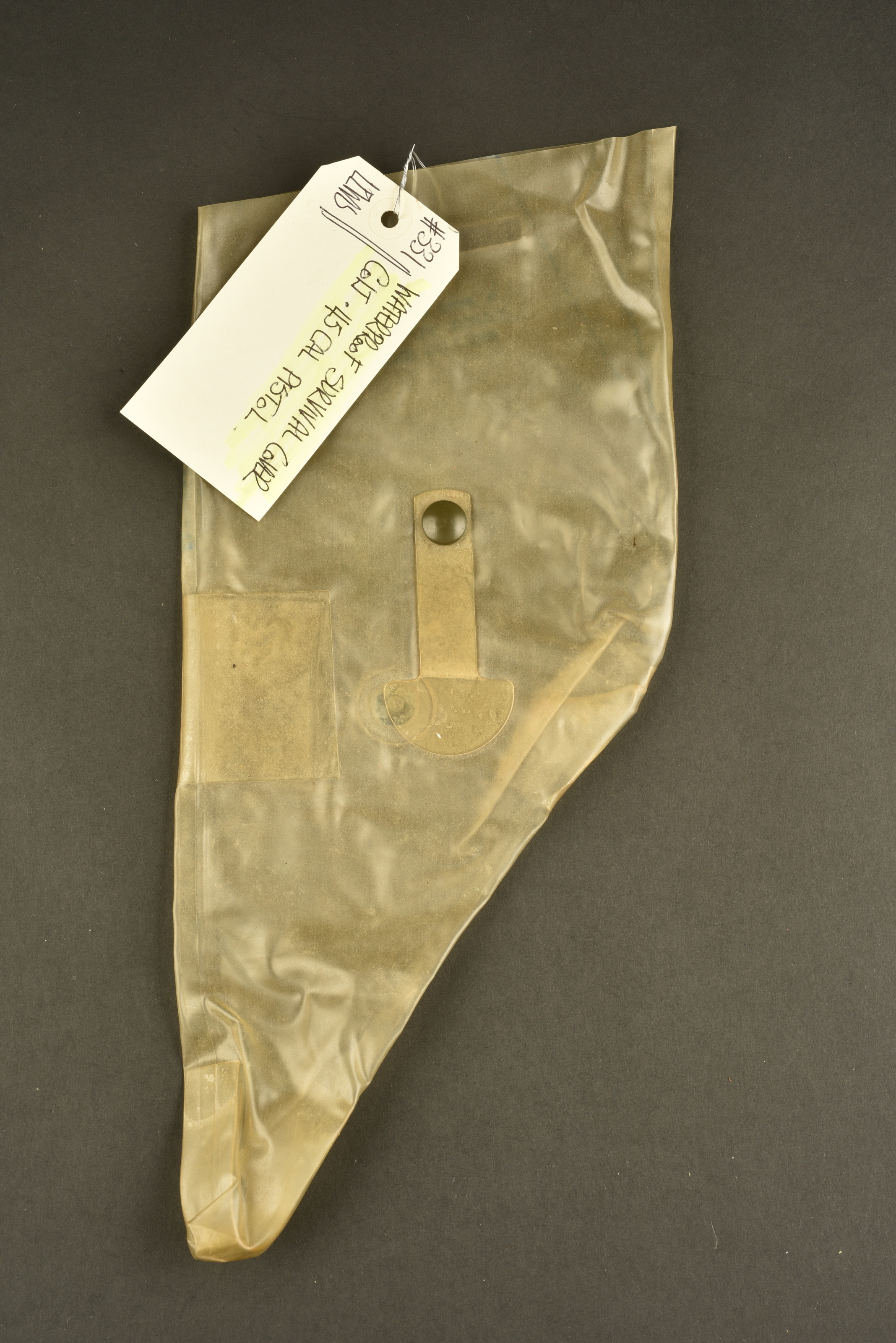 Housse étanche pour Colt 45. Waterproof survival cover Colt 45 pistol ...