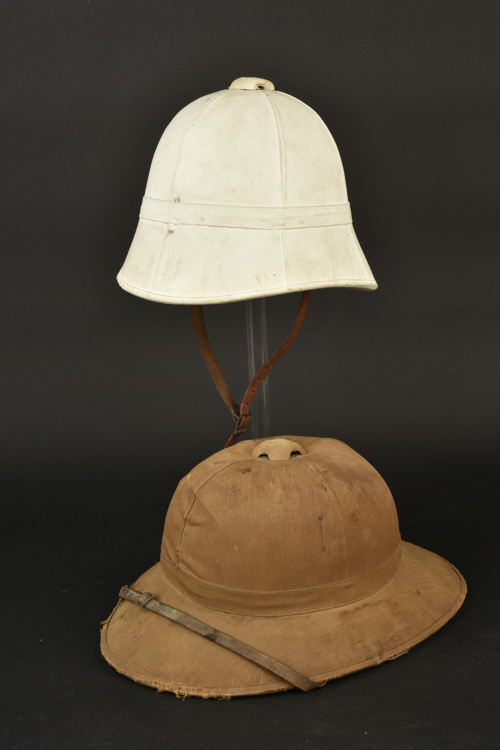 Ensemble de casques coloniaux français | Aiolfi G.b.r.