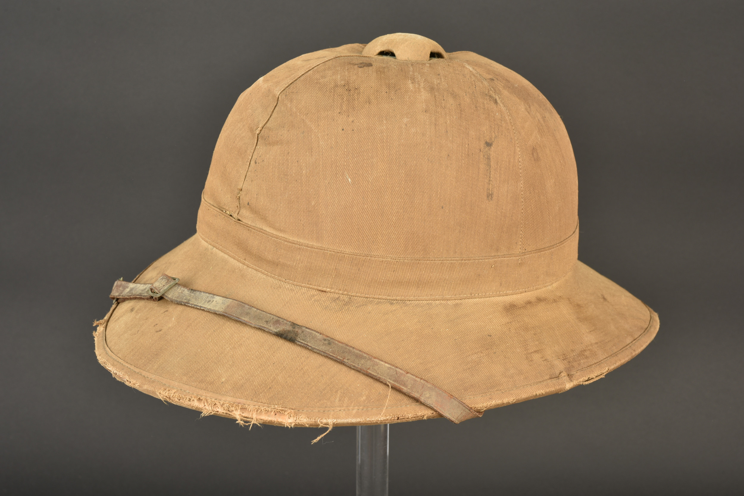 Ensemble de casques coloniaux français | Aiolfi G.b.r.