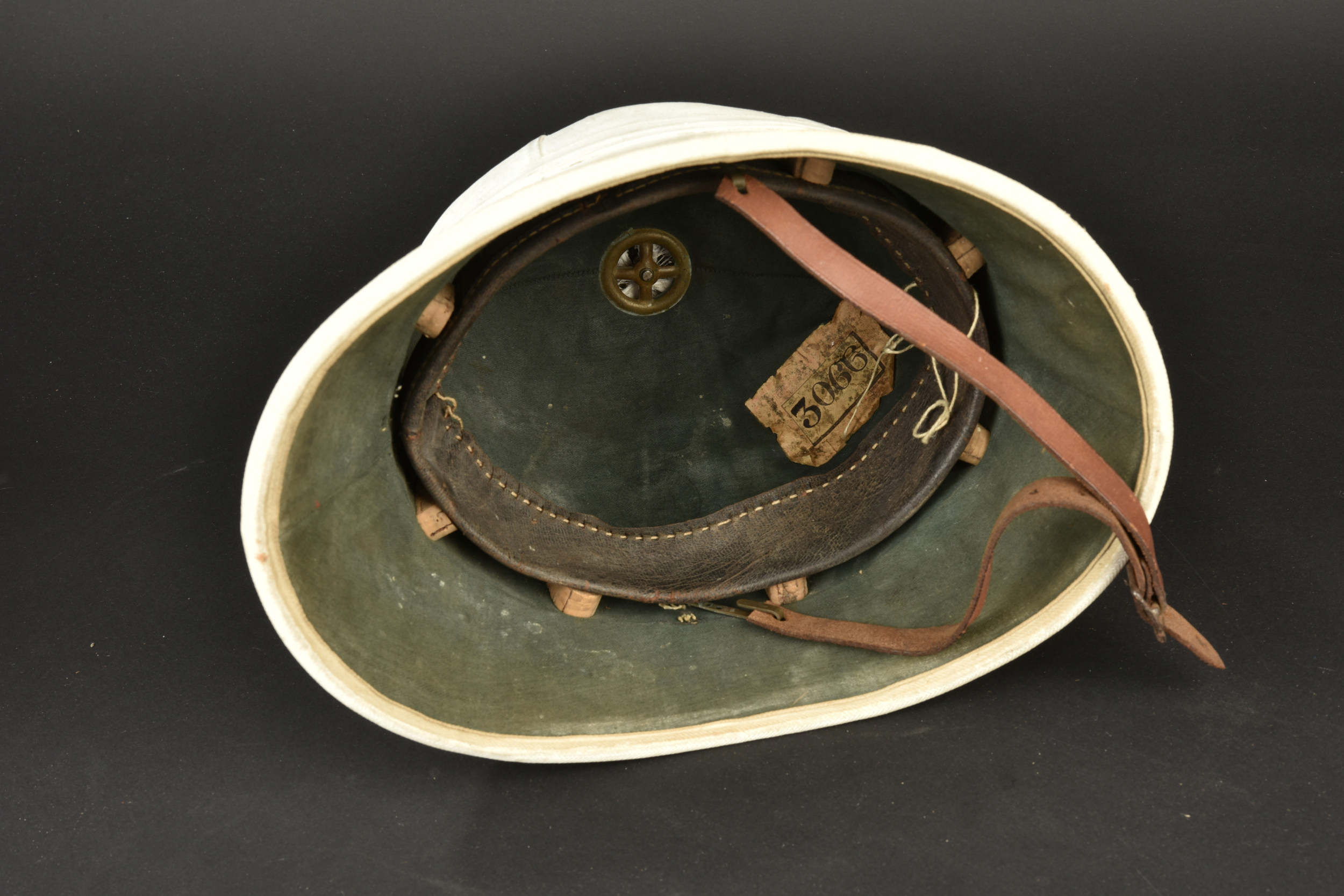 Ensemble de casques coloniaux français | Aiolfi G.b.r.