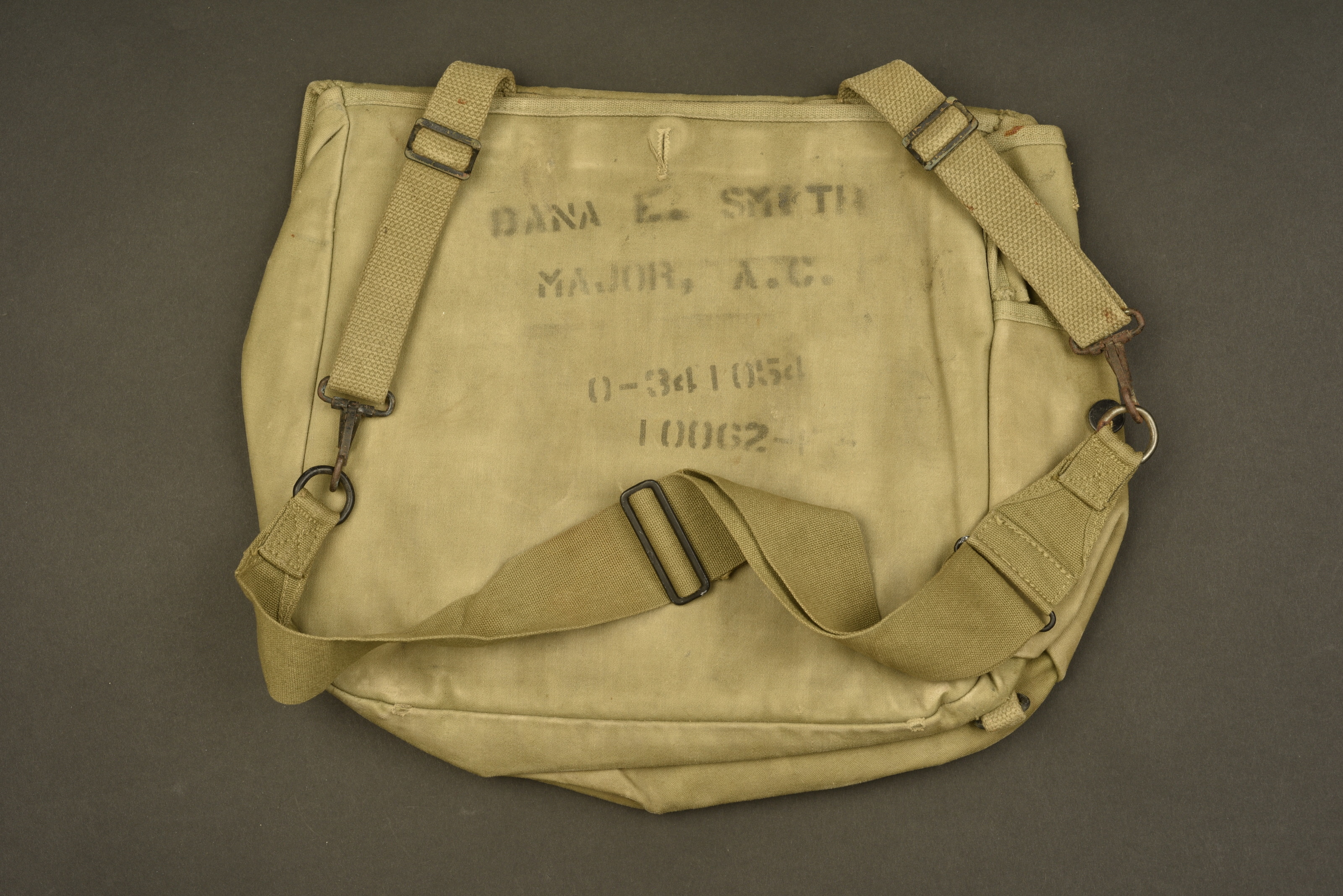 Musette M-36 du Major Dana Smith 492 bomb group D DAY. M-36 musette bag ...