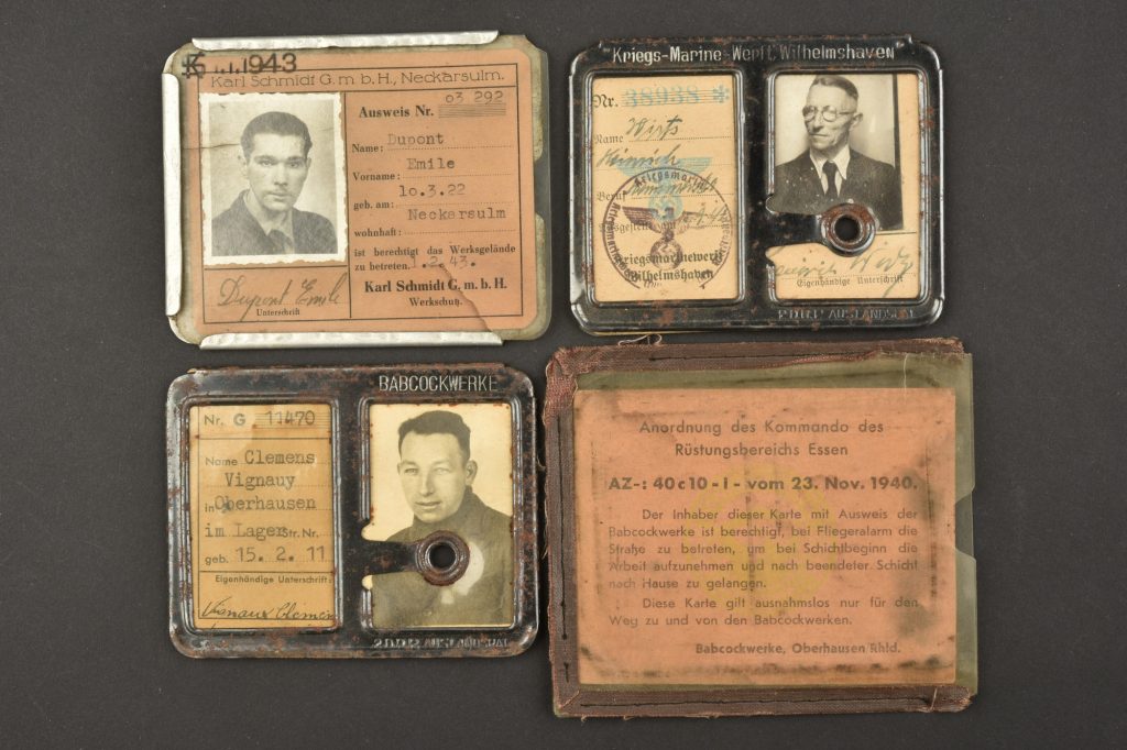 Cartes d'ouvriers d'usines. Factory worker cards. | Aiolfi G.b.r.