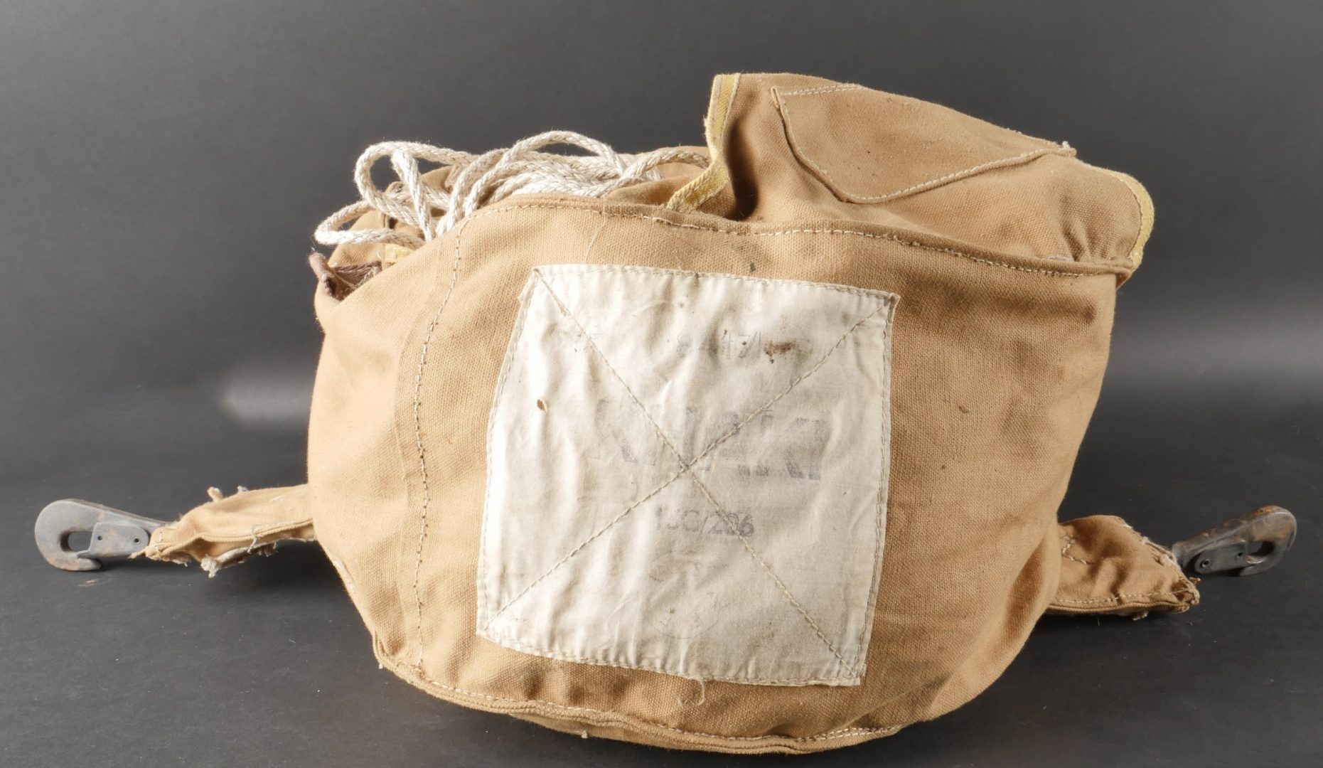 Housse de voilure de parachute de container britannique. British ...