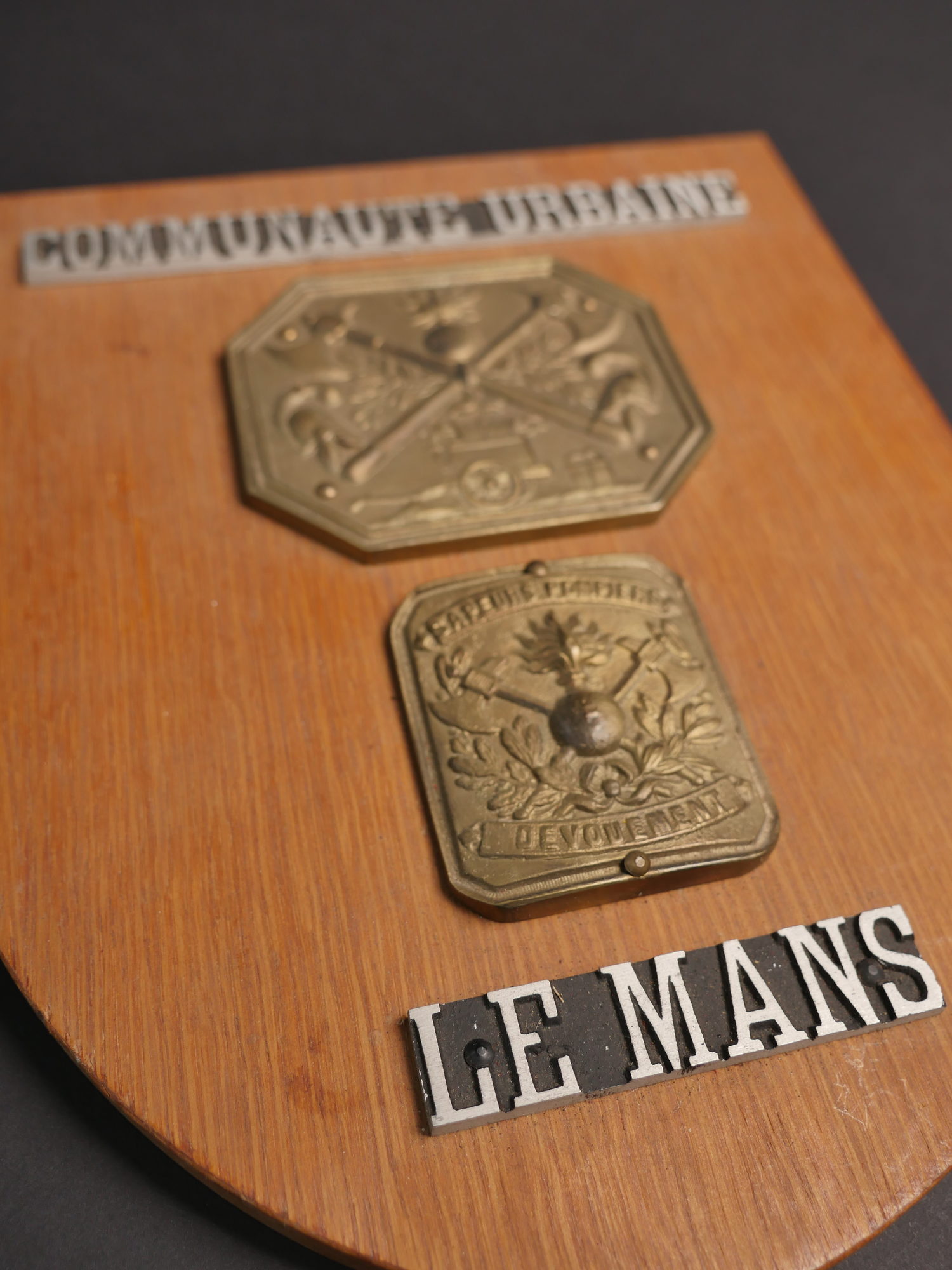 Lot de 2 plaques souvenirs Le Mans et Villeneuve Saint Georges 1955 ...