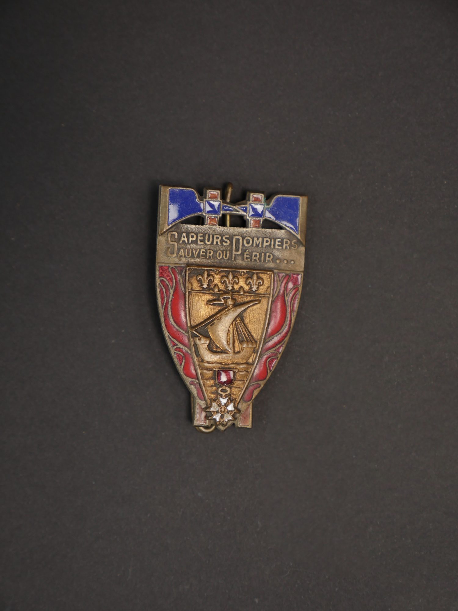 Lot d'insignes métalliques de la BSPP | Aiolfi G.b.r.