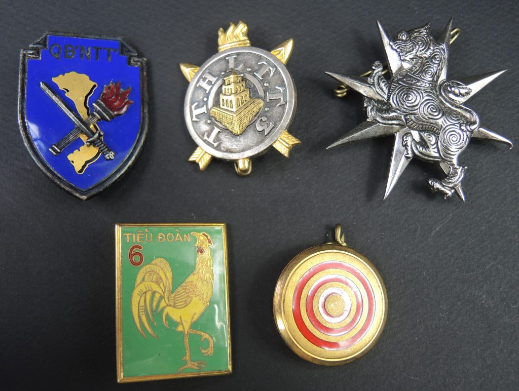 Ensemble insignes Indochine | Aiolfi G.b.r.