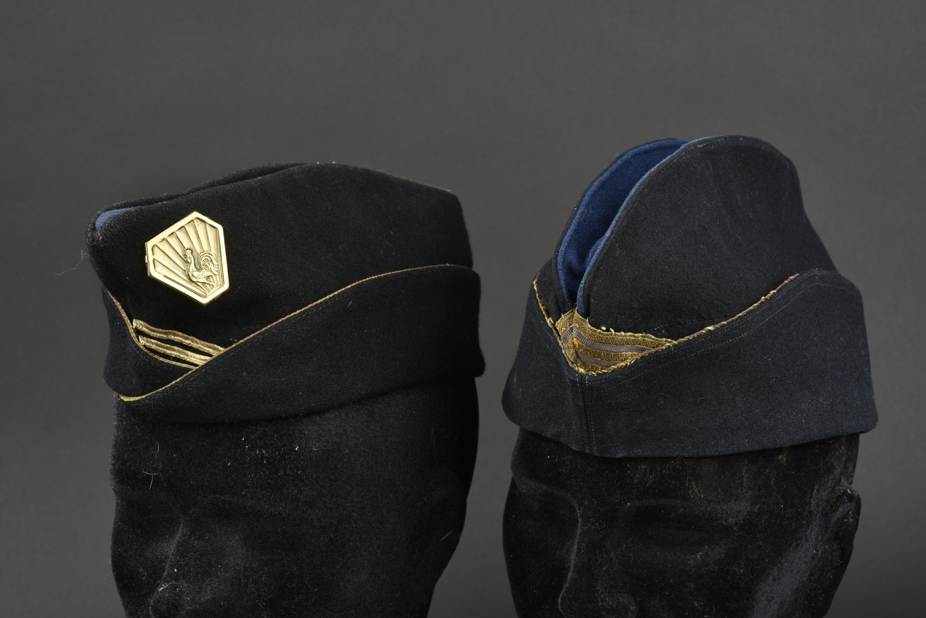 Ensemble de deux bonnets de police de la Gendarmerie | Aiolfi G.b.r.