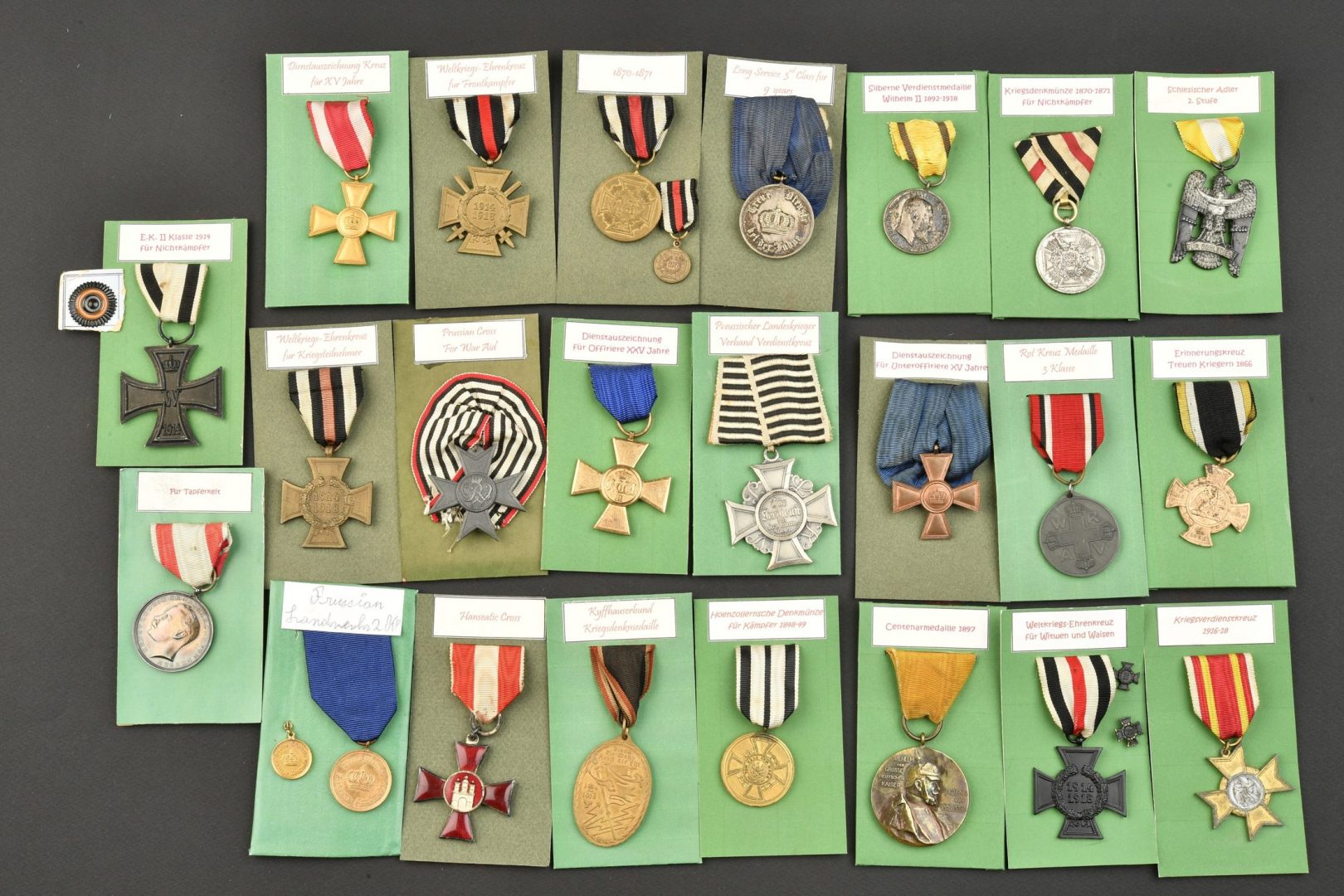 Ensemble de décorations divers. | Aiolfi G.b.r.