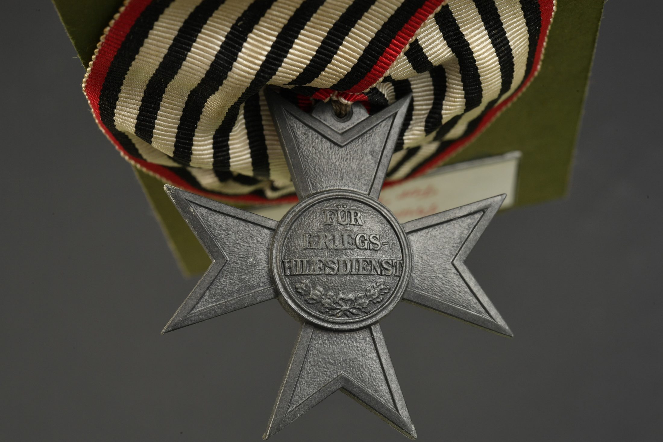 Ensemble de décorations divers. | Aiolfi G.b.r.