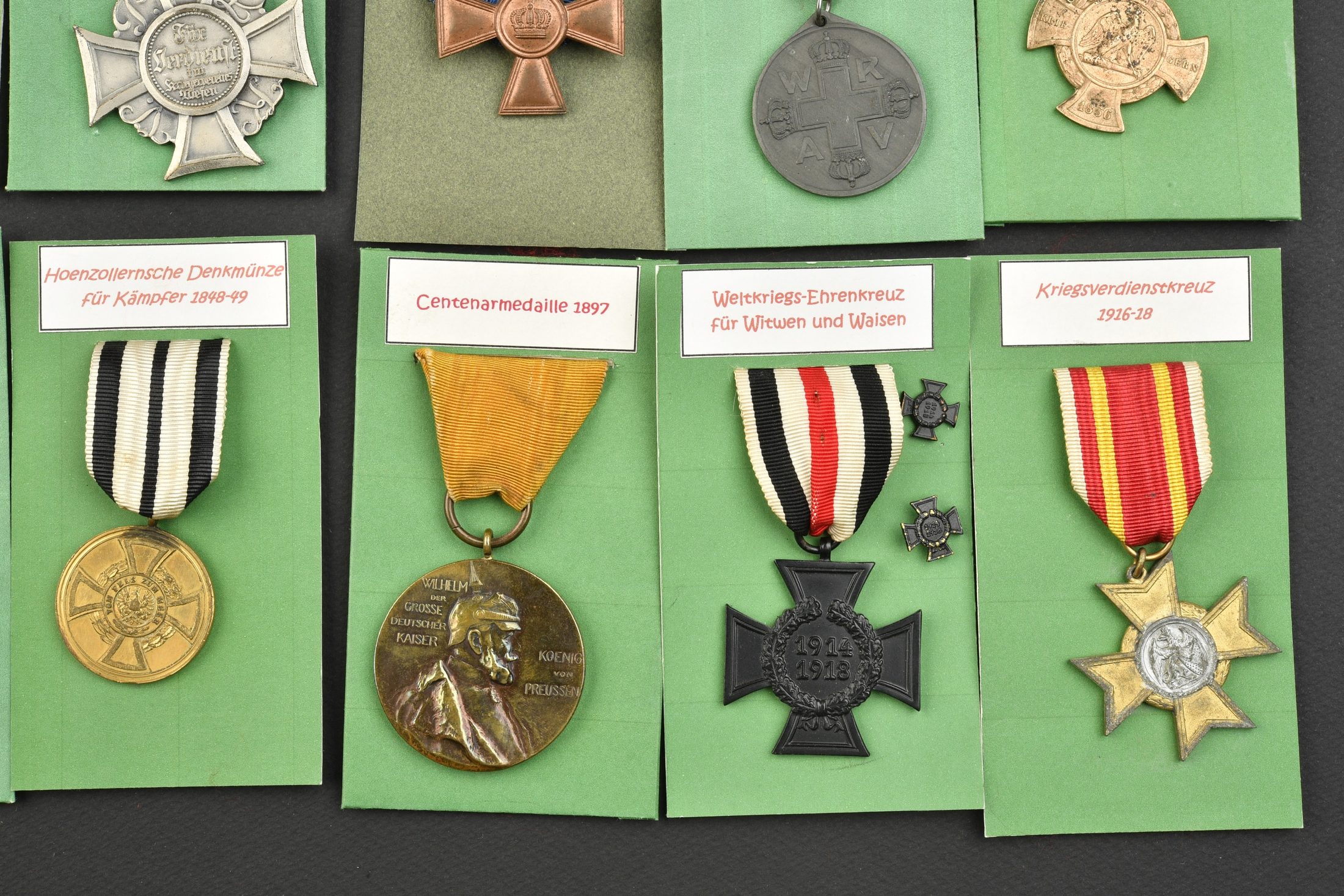 Ensemble de décorations divers. | Aiolfi G.b.r.