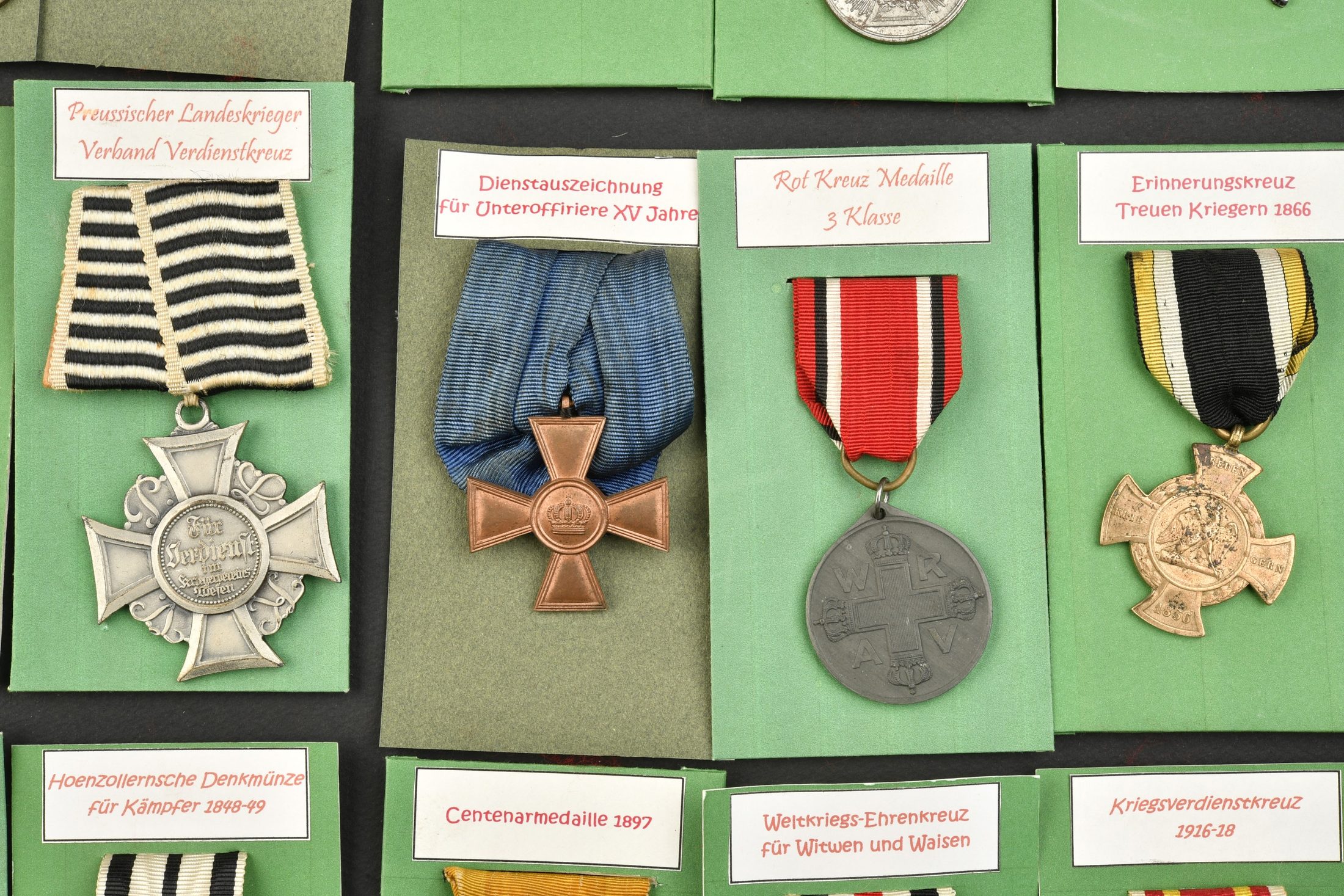 Ensemble de décorations divers. | Aiolfi G.b.r.