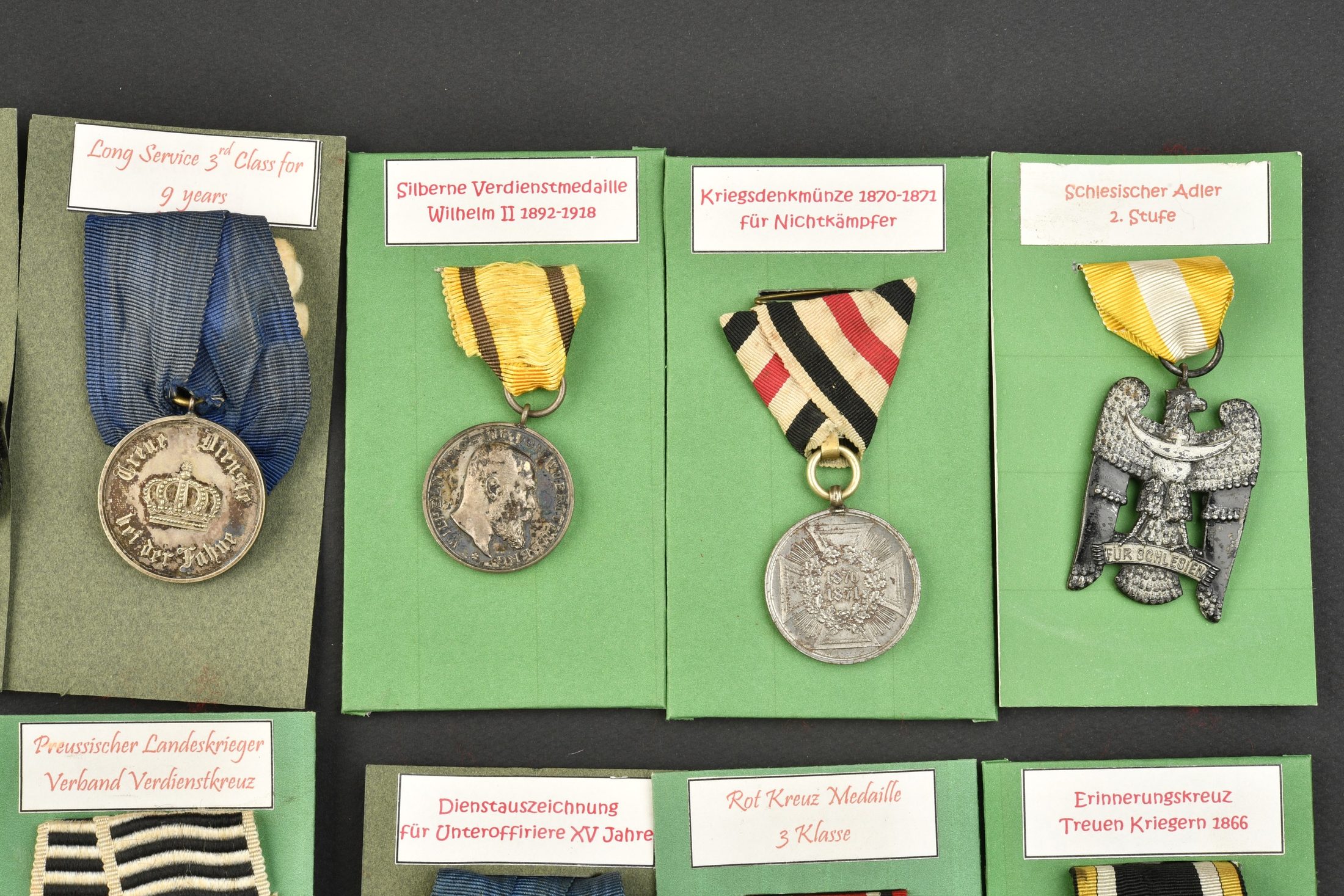 Ensemble de décorations divers. | Aiolfi G.b.r.