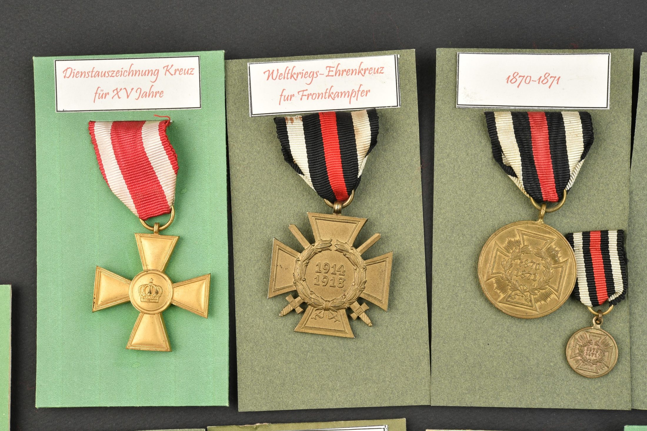 Ensemble de décorations divers. | Aiolfi G.b.r.