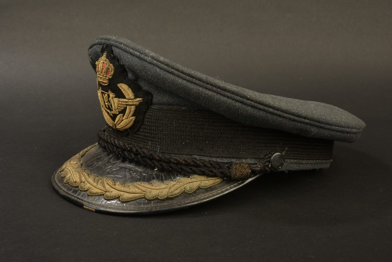 Casquette d'officier de l'aviation belge. Belgian aviation officer's ...