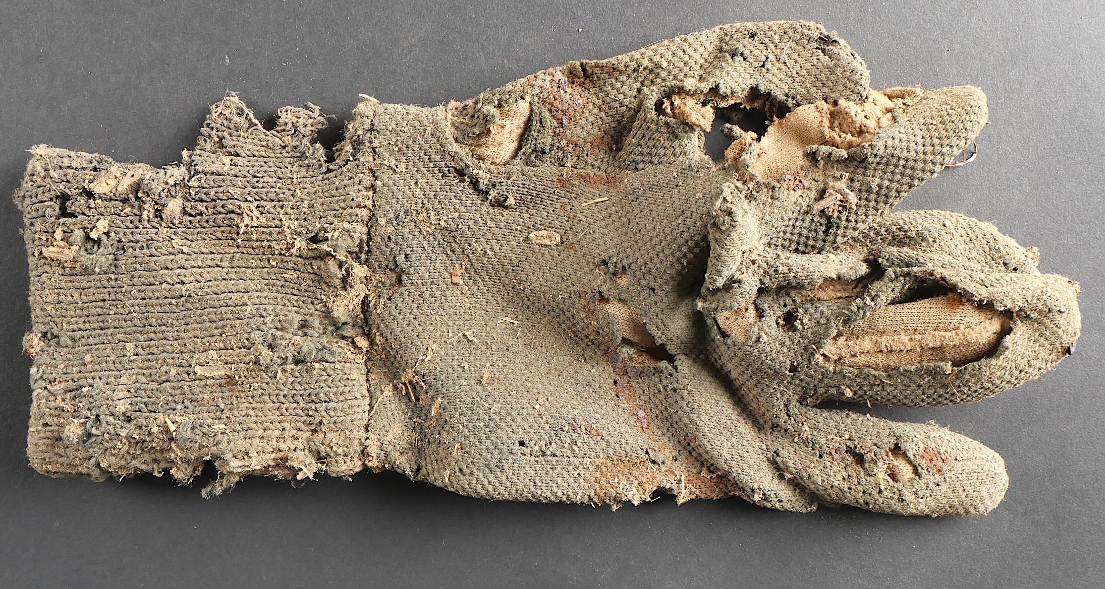 Relique de gants allemand. Relic of German military gloves | Aiolfi G.b.r.