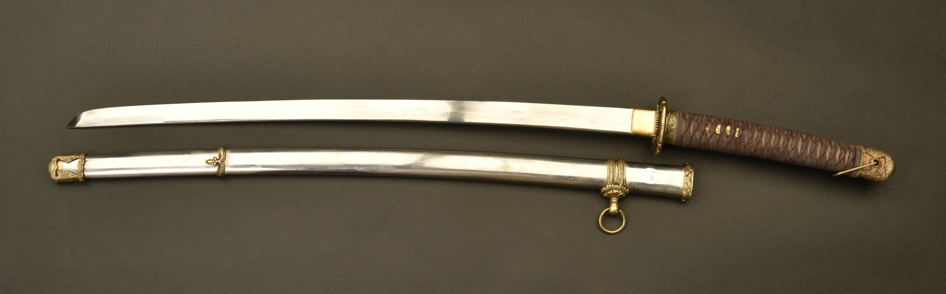 Très belle réplique d'un sabre réglementaire d'officier Japonais ...