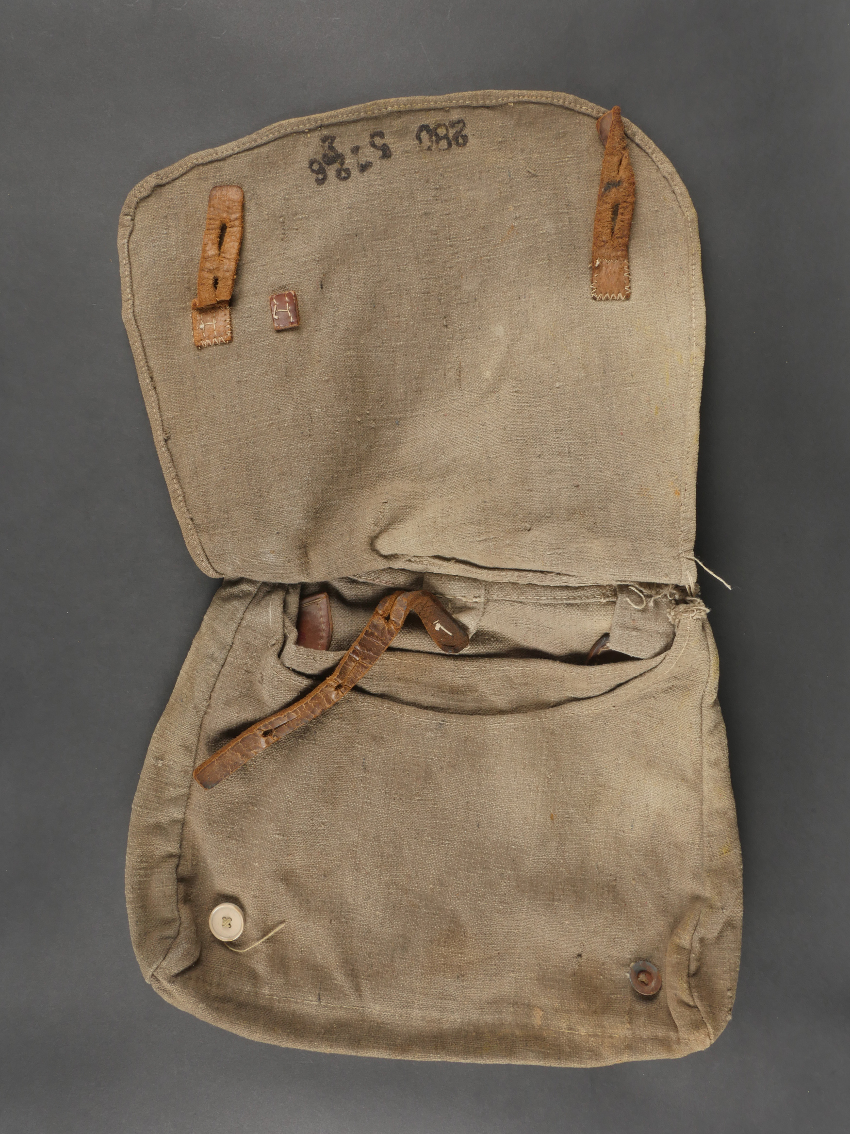 Sac à pain allemand réutilisé armée belge. German Bread Bag Reused by ...