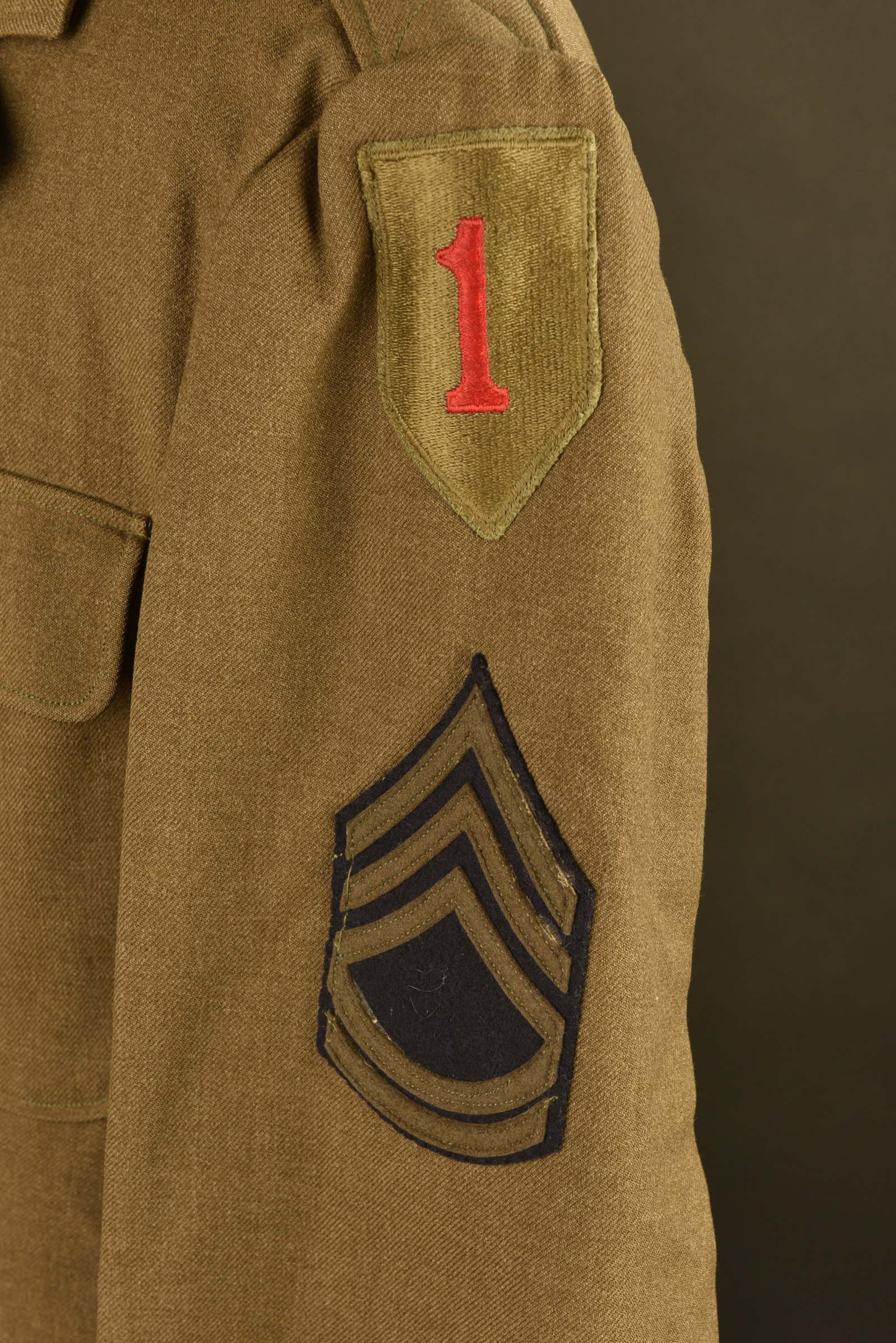 Vareuse de Sergent-Chef Spécialiste B Myers de la 5th Field Artillery ...