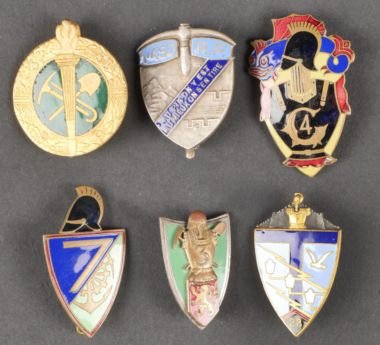 Lot d'insignes génie et pionnier. Engineer and pioneer insignia ...