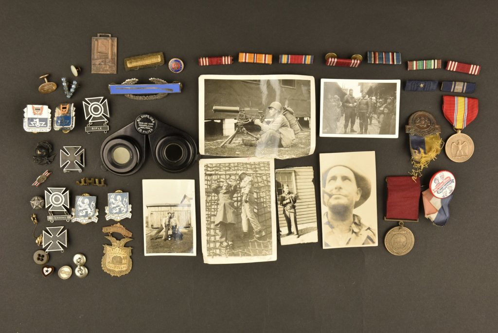 Ensemble d'effets personnels et décoration US. US Personal Effects and ...