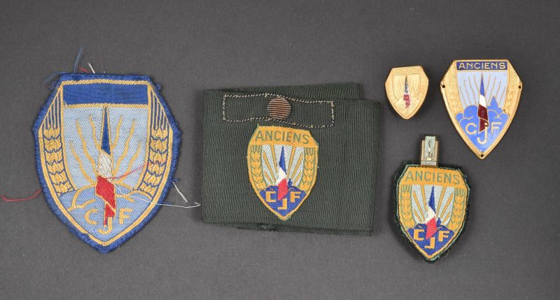 Ensemble d'insignes des anciens des CJF. | Aiolfi G.b.r.