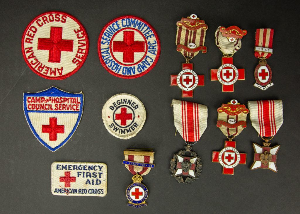 Ensemble d'insignes de la Croix Rouge | Aiolfi G.b.r.