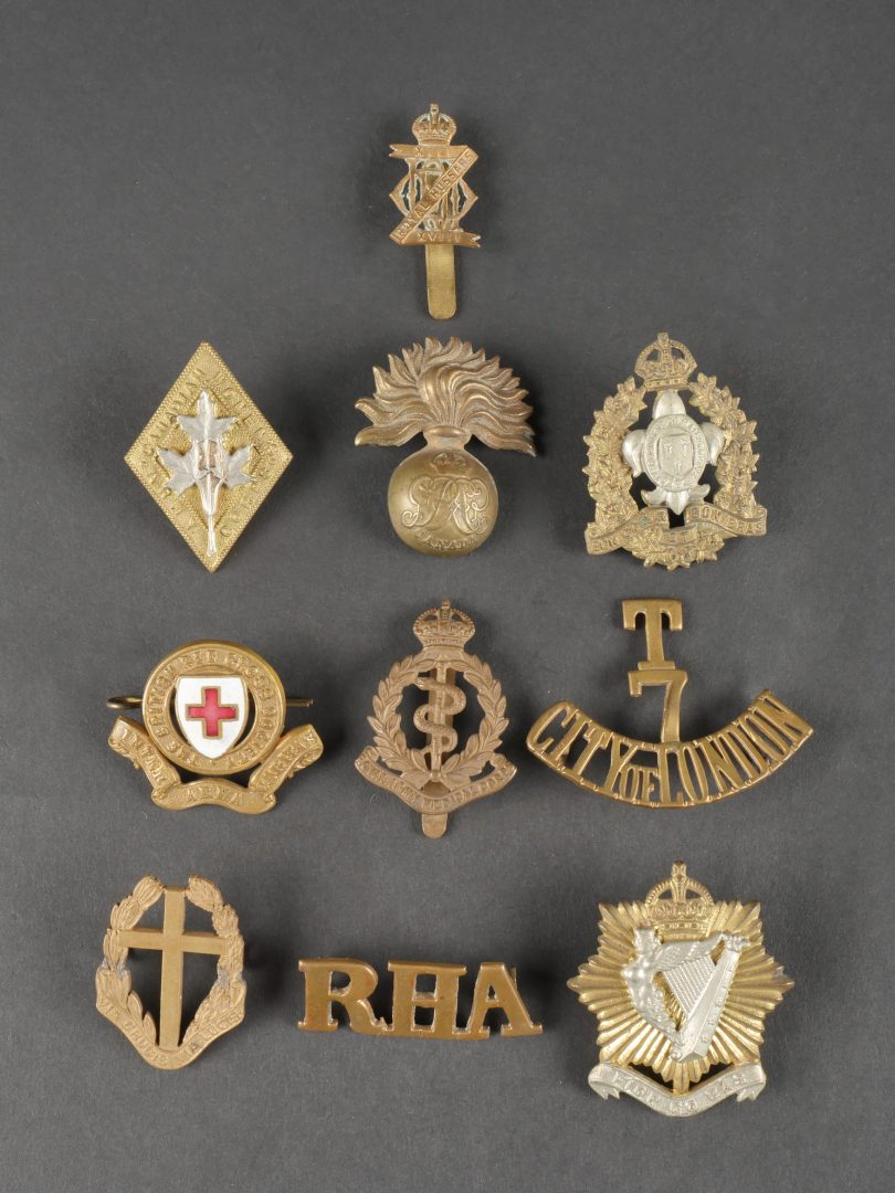 Lot d'insignes anglais et empire britannique dont le title T-7-City of ...