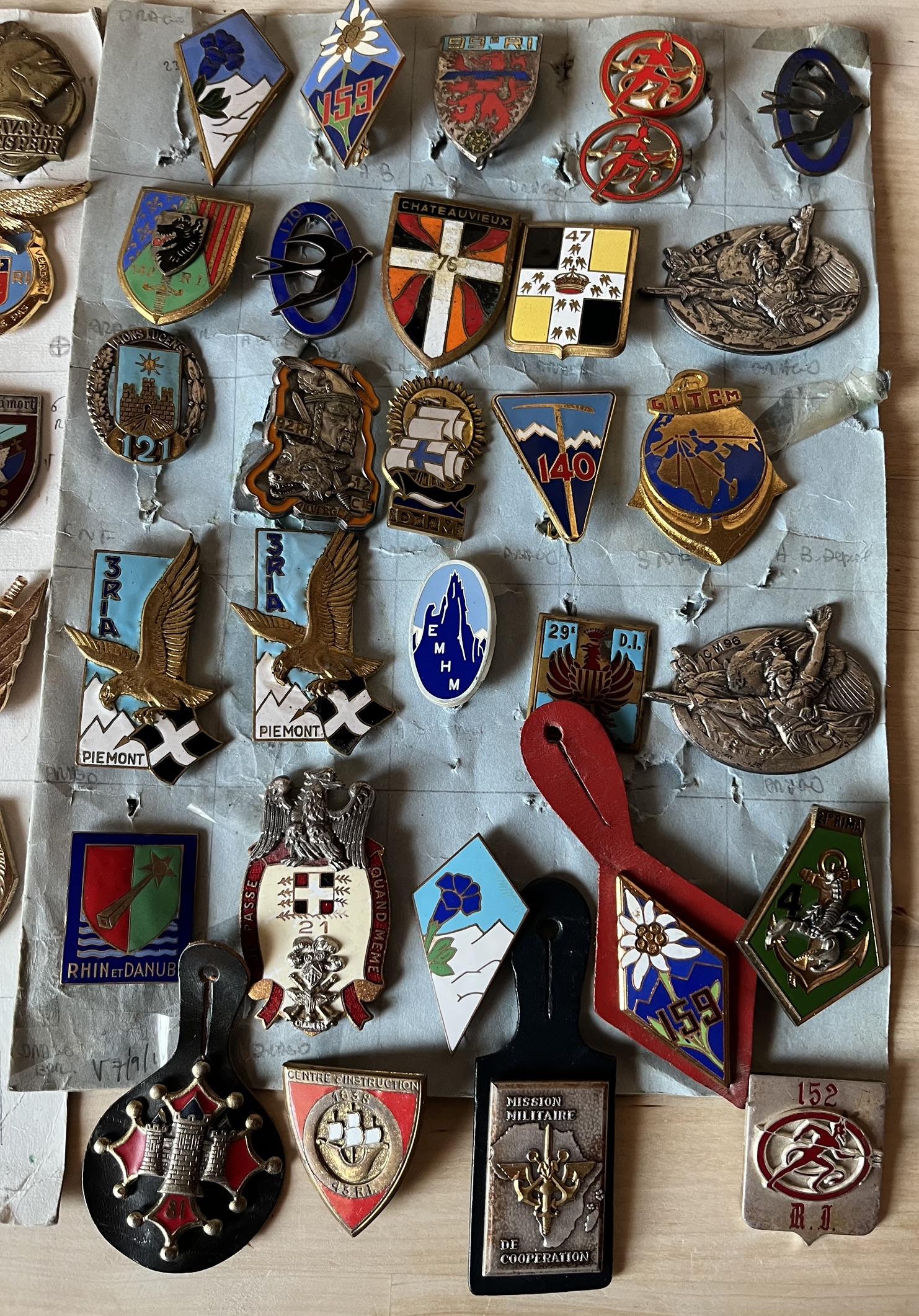 FRANCE INSIGNES LOT. FRENCH INSIGNIA LOT. | Aiolfi G.b.r.