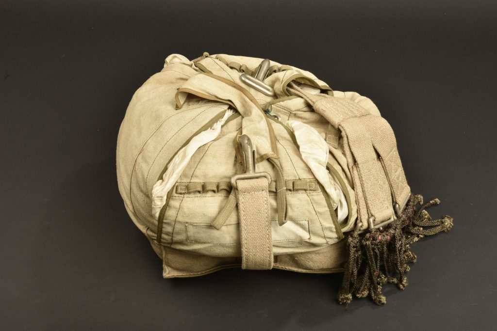 Parachute container allemand. German container parachute. | Aiolfi G.b.r.