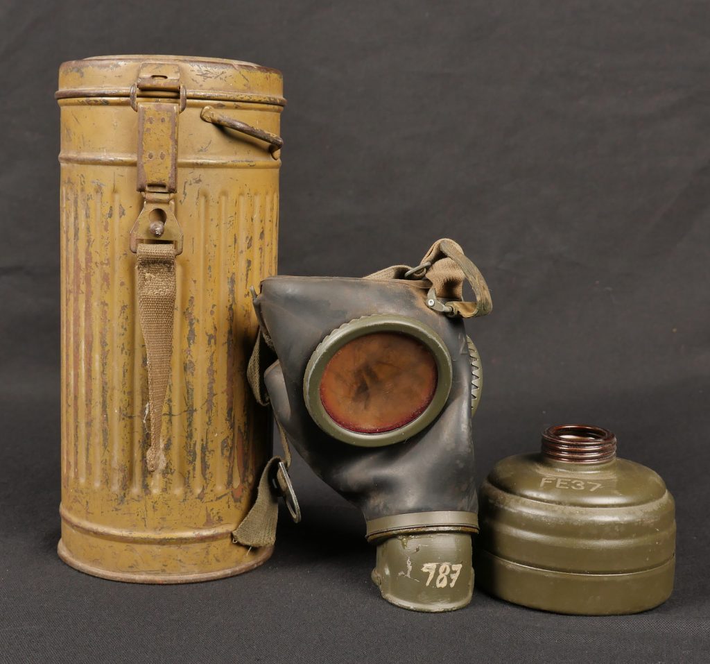 Masque anti-gaz camouflé. German camouflaged gaz mask. | Aiolfi G.b.r.
