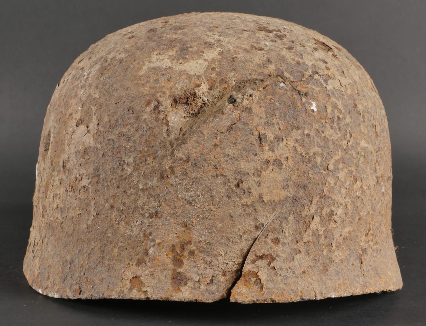Coque de casque parachutiste allemand. German paratrooper helmet shell ...