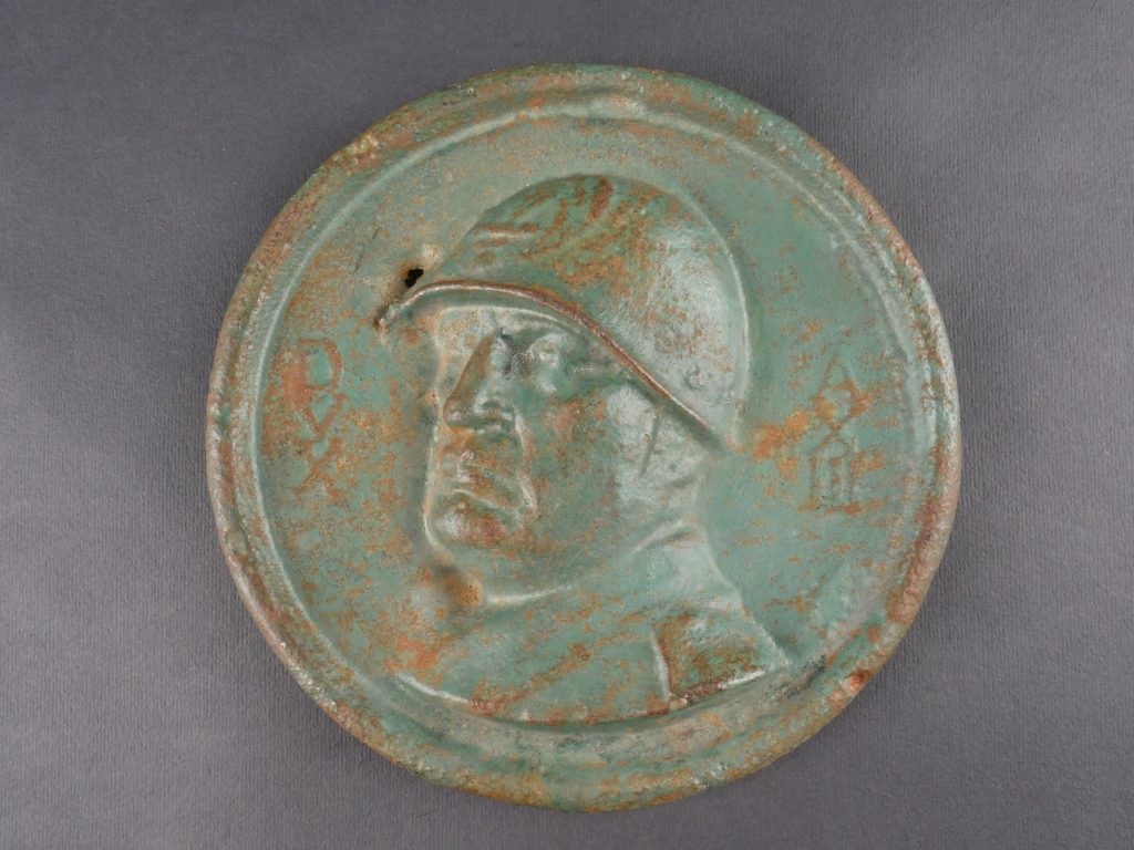 Profil de Benito Mussolini. Profile of Benito Mussolini | Aiolfi G.b.r.