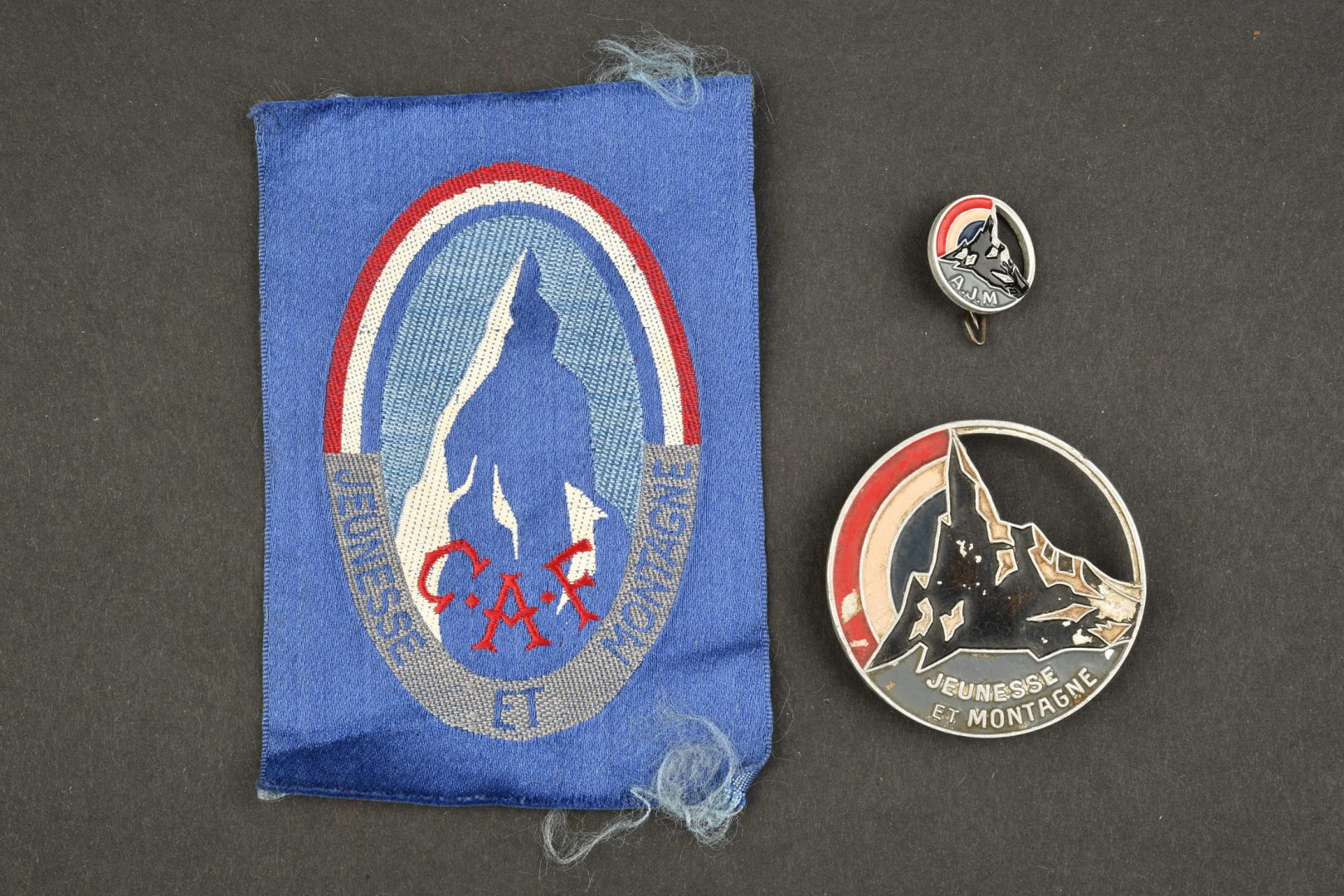 Ensemble d'insignes général Jeunesse et Montagne. | Aiolfi G.b.r.