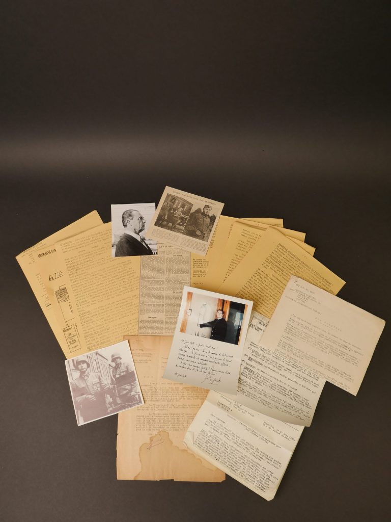 Ensemble de documents de l’après-guerre sur Rex et Léon Degrelle. Set ...