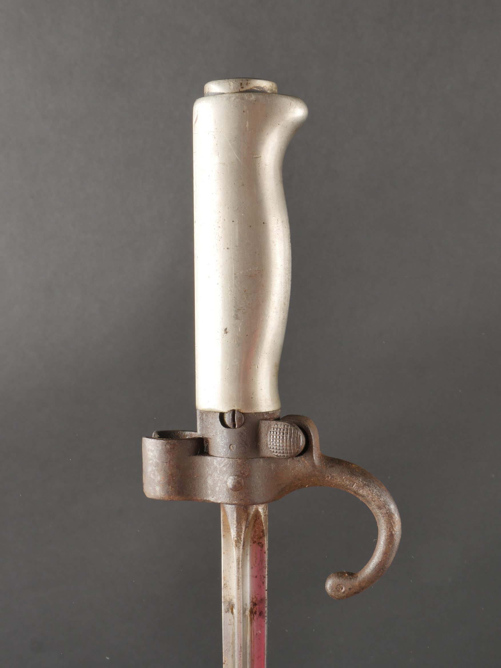 Epée-baïonnette 1886 avec marquage S.O. sur le pommeau. 1886 Sword ...