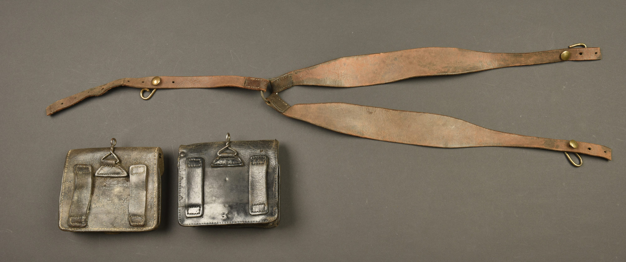 Brelage francais en cuir retourné et 2 cartouchières modèle 1888 ...