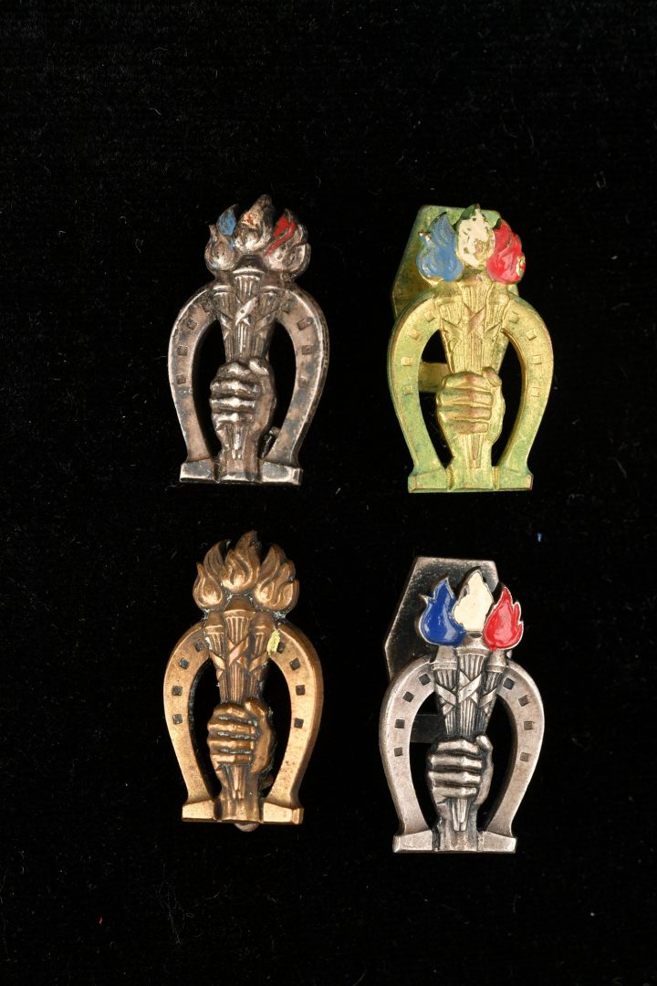 Ensemble d'insignes du Rassemblement National Populaire. | Aiolfi G.b.r.