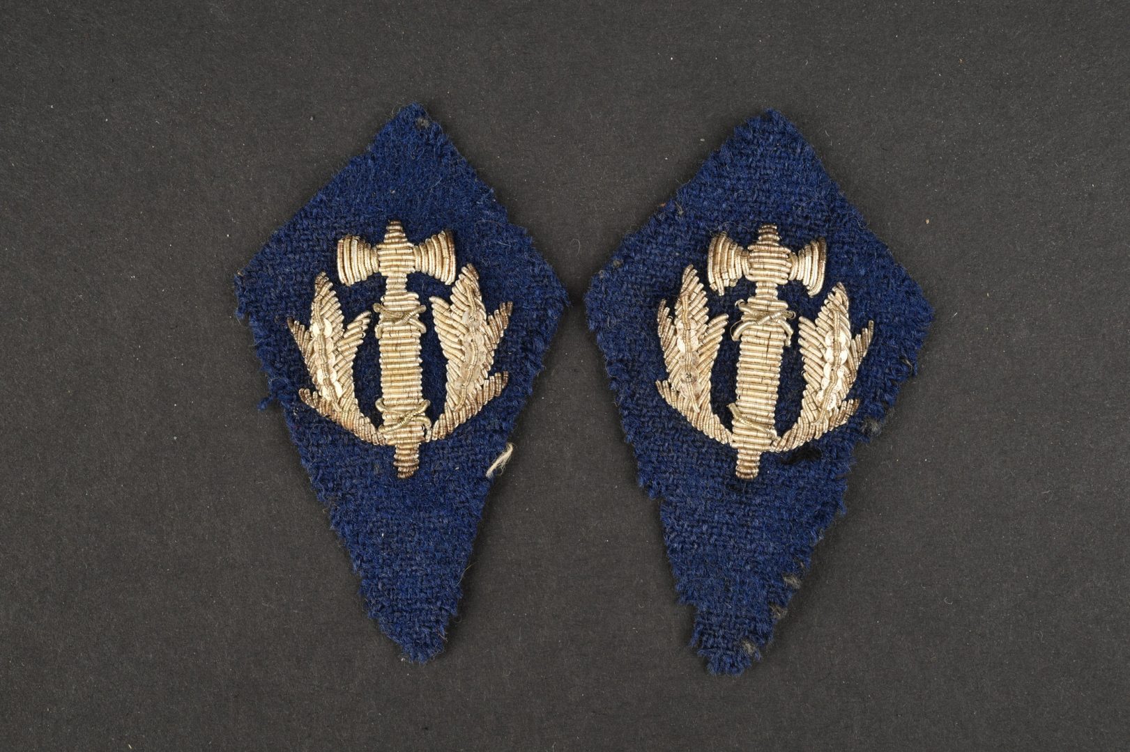 Pattes de col Police de Vichy. | Aiolfi G.b.r.