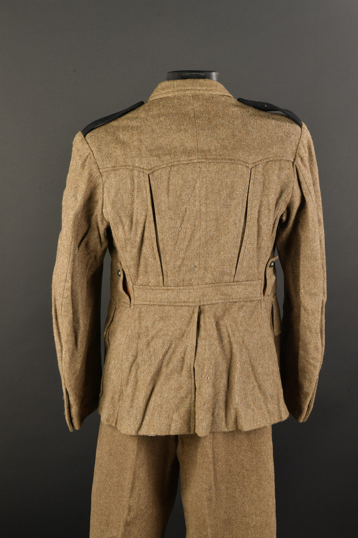 Ensemble d'uniformes Milice. | Aiolfi G.b.r.