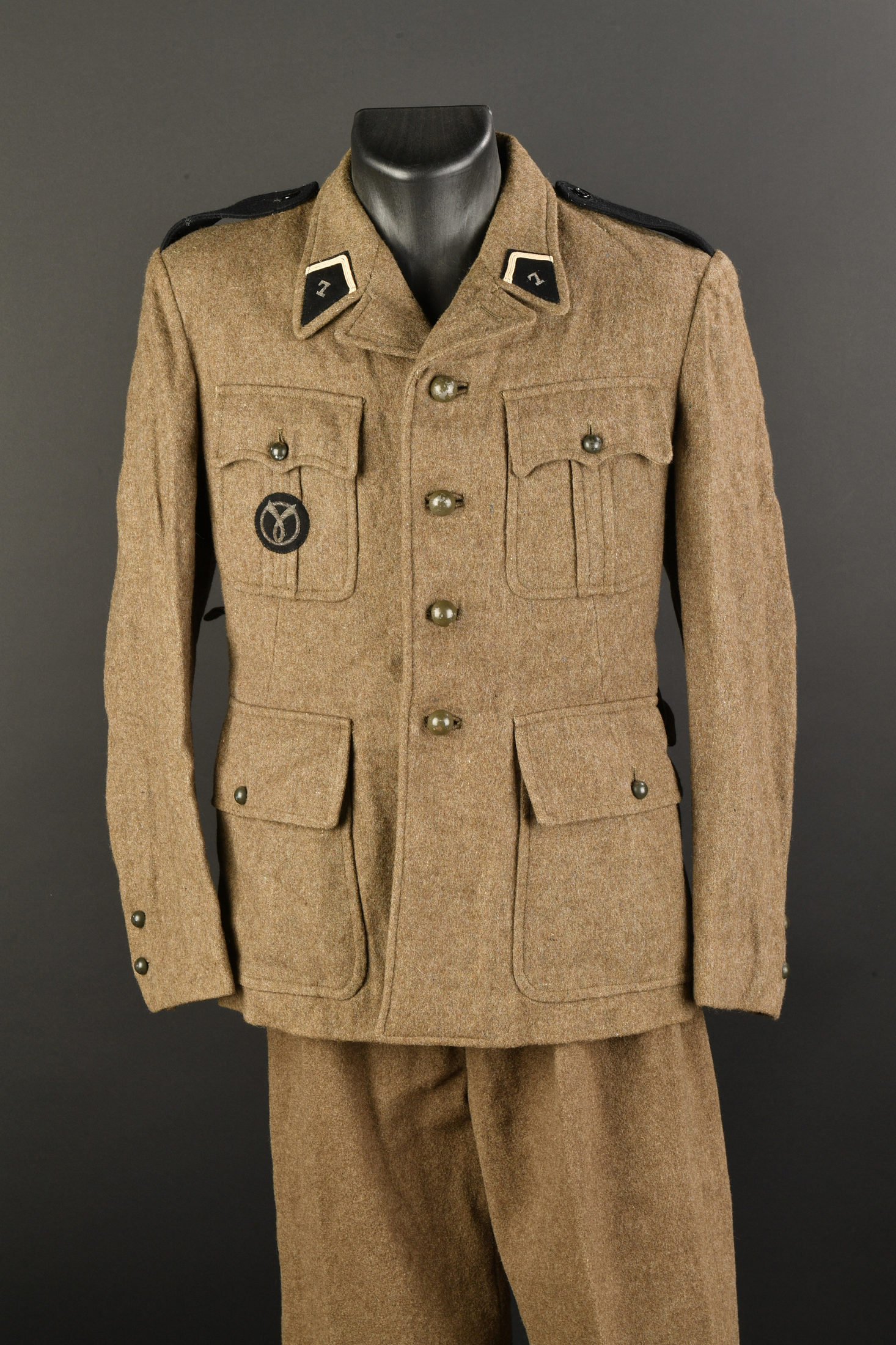 Ensemble d'uniformes Milice. | Aiolfi G.b.r.