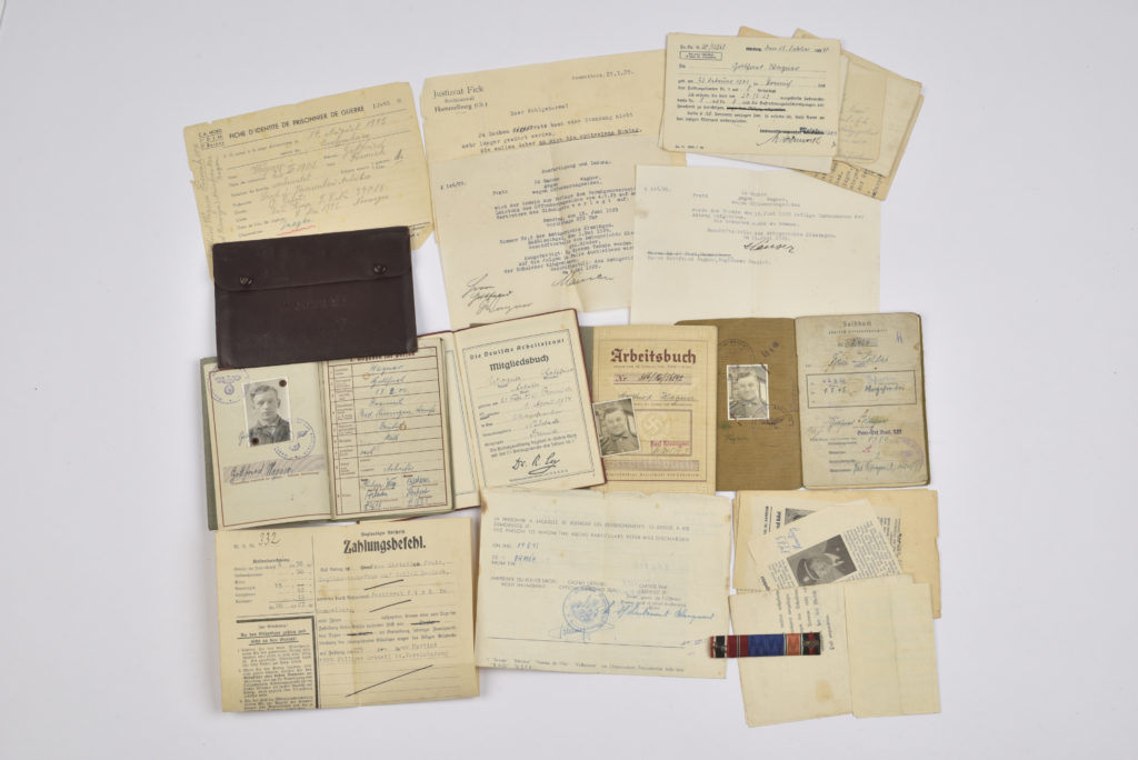 Ensemble de documents du soldat Gottfried Wagner du Bau Ers Batl 13 ...