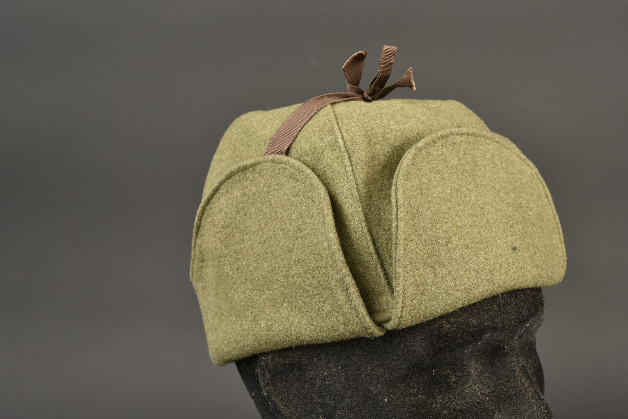 Bonnet canadien. | Aiolfi G.b.r.