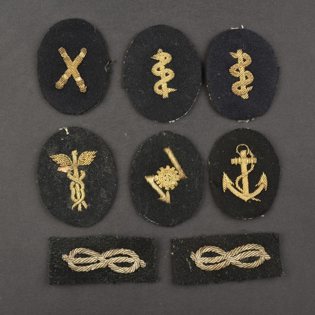 Insignes de spécialité officier KM. KM officer specialty badges ...